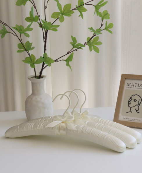 Cloth-wrapped hangers - elegant protection, full of taste – dadihanger